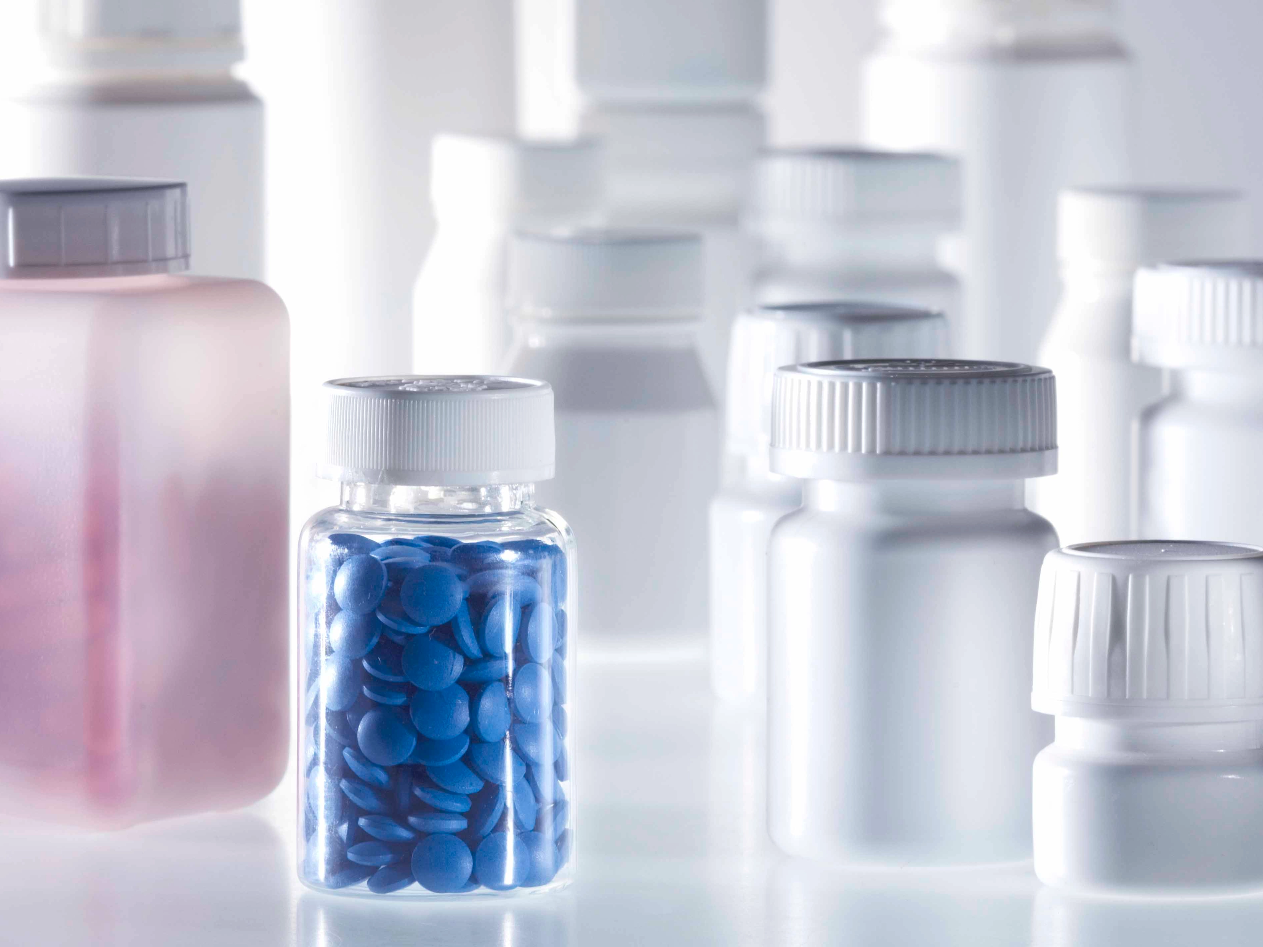 Packaging lines for solids in bottles